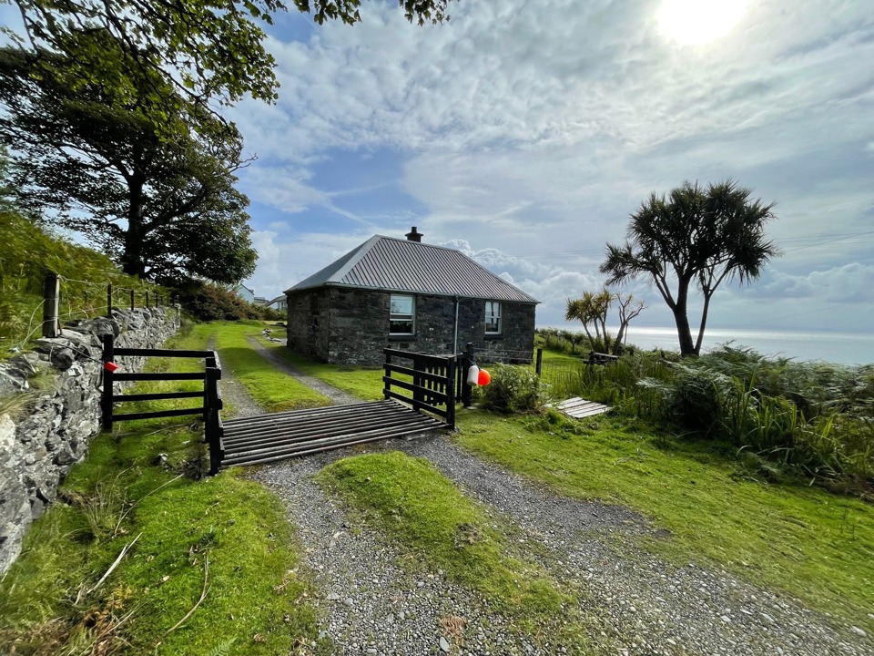 Family and dog friendly self-catering cottage on the idyllic Hebridean ...