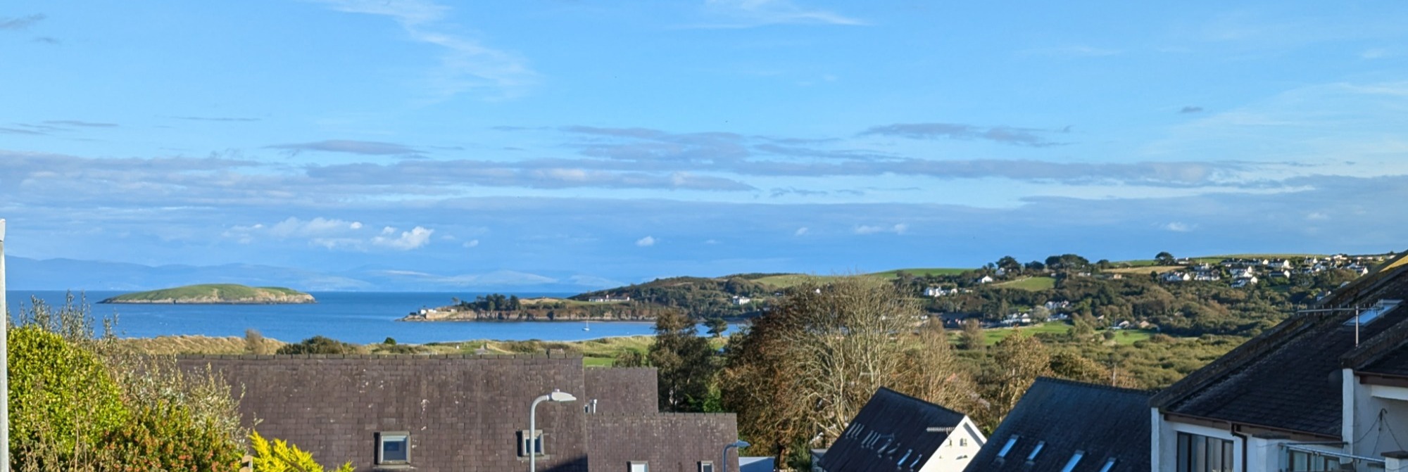 Bright and spacious 4 bed house in Abersoch, with sea views and EV ...
