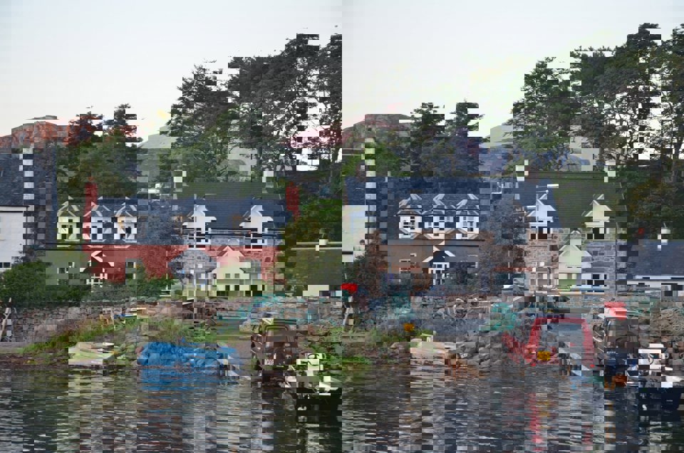 5 star accommodation in a picturesque coastal Highland village - Shieldaig