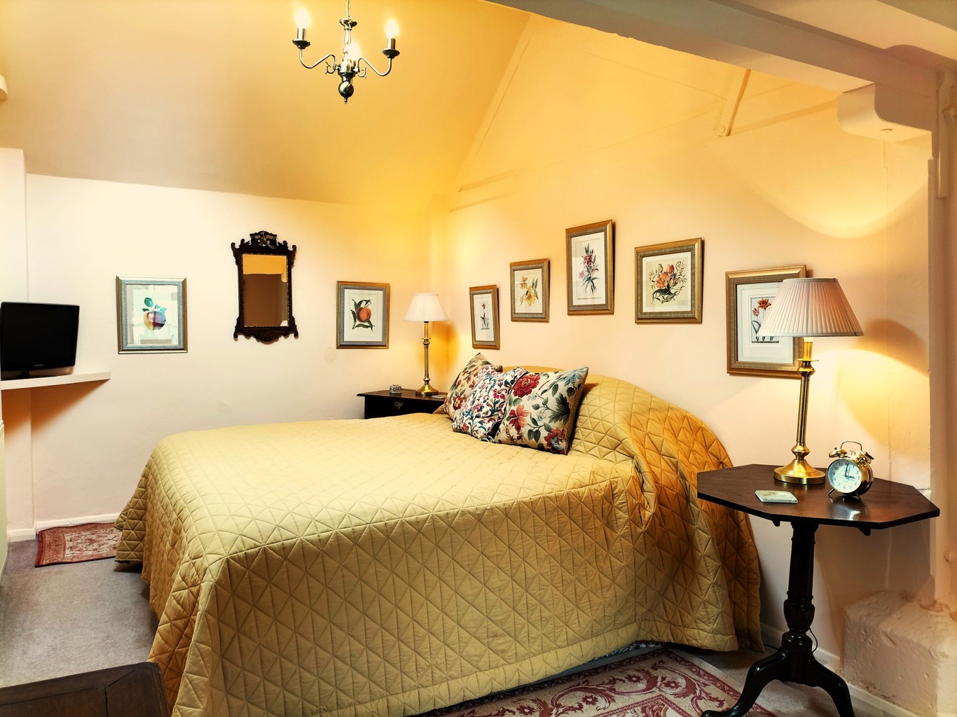 Wiltshire Village Luxury Self Catering Holiday Cottage - Coachmans Cottage